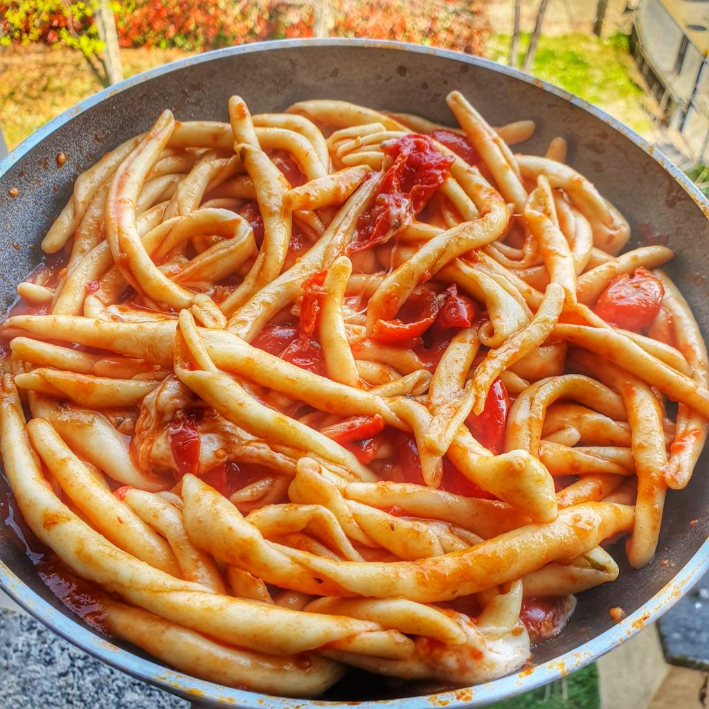 Fileja al Pomodorino, Nduja e Caciocavallo - Piatti Tipici